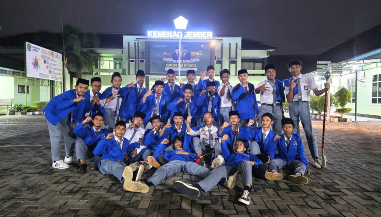 Kelas, King! Marching Band SMK Nuris Meriahkan Perayaan Malam 1 ...